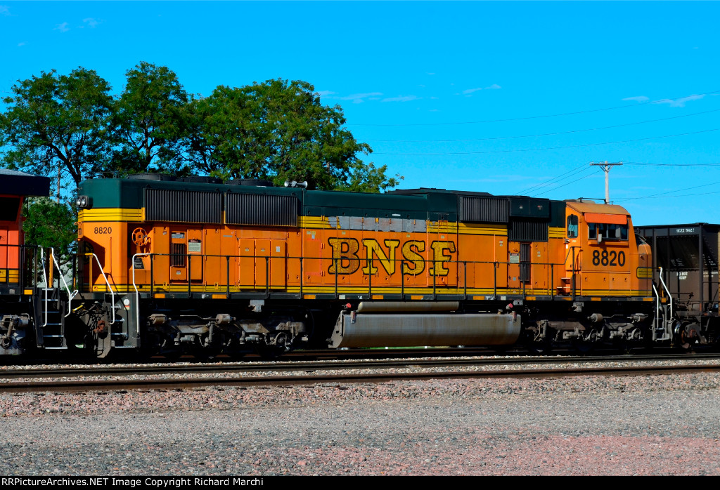 BNSF 8820